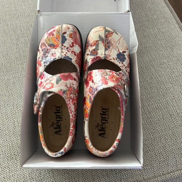 Alegria | Shoes | Algeria Nursing Shoes White Floral Very Comfortable ...